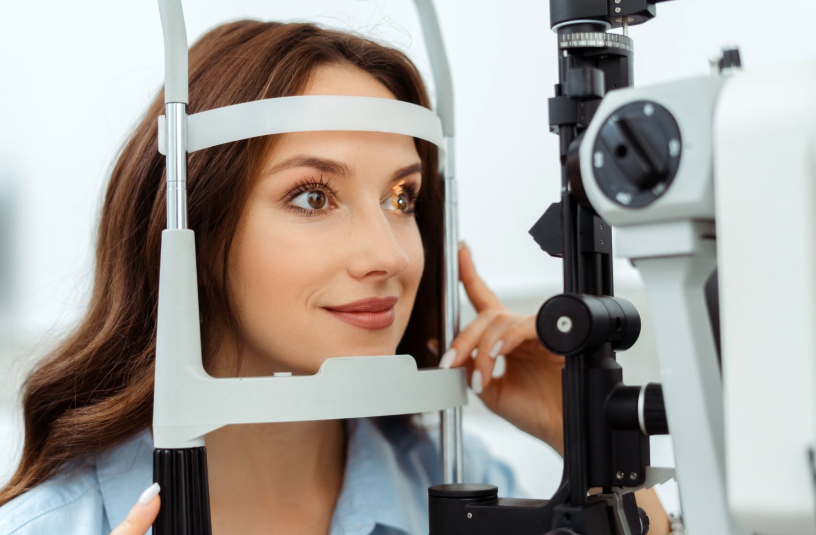 What Happens During a Contact Lens Fitting? | Maple Ridge